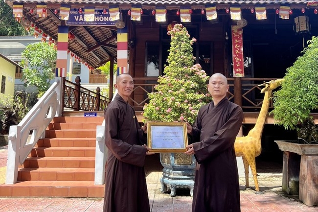 Ngo Chan Tu Education Talent Monk Fund continuously donating in the ...